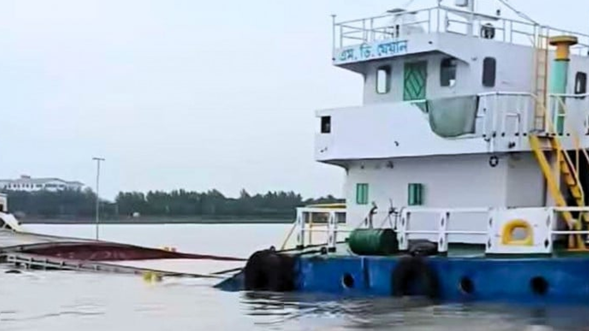 How did the ship carrying 1,200 tons of raw materials sink in ...